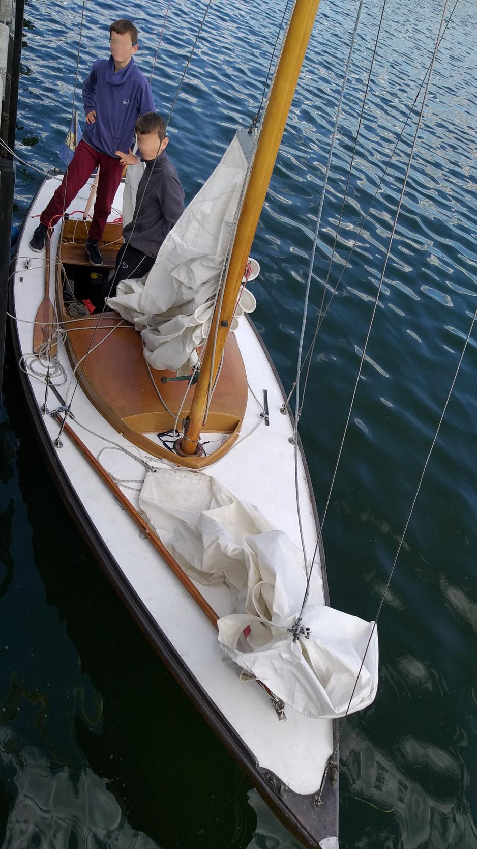 Segelboot Folke Junior, Trailer, Außenbordmotor Yamaha 2,5 PS